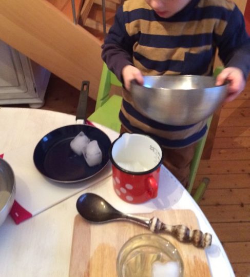 Experimente mit Eis und Schnee ⋆ Wheelymum